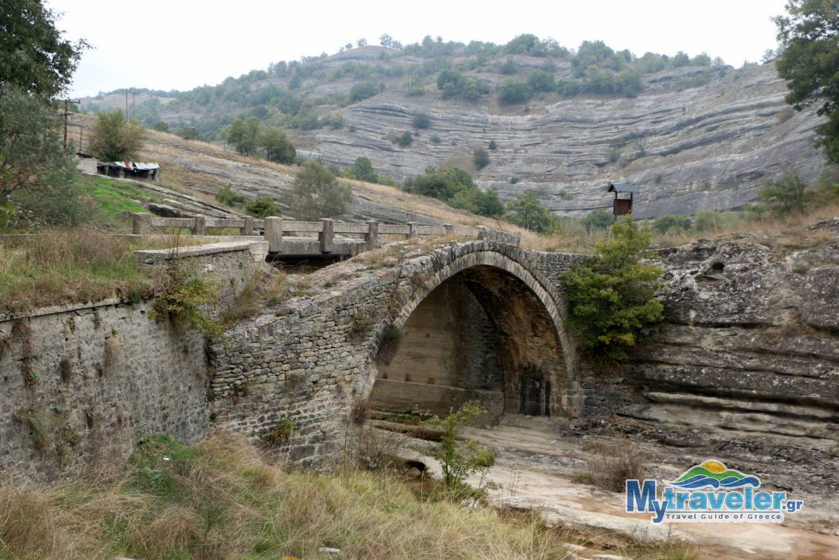 Πέτρινο Γεφύρι Βαθιάς - MyTraveler.gr
