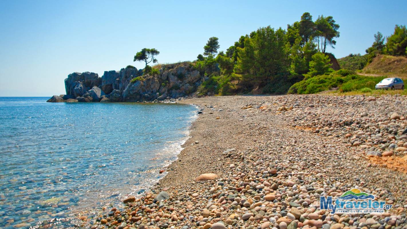 Ερημική παραλία στα Λουτρά Αγίας Παρασκευής - Κασσάνδρα - MyTraveler.gr